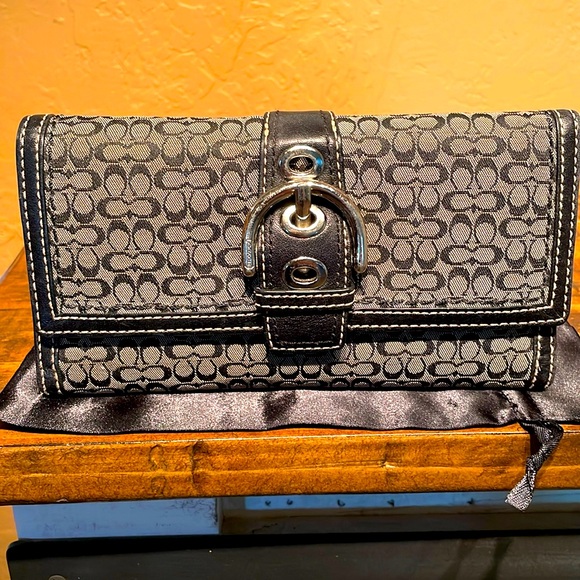 Coach | Bags | Coach Vintage Signature C Canvas Leather Wallet With ...